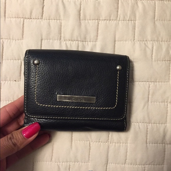 Kenneth Cole Reaction | Bags | Kenneth Cole Reaction Small Wallet ...